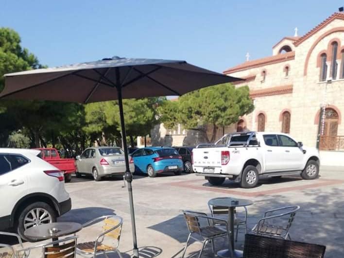 ΠΑΡΚΙΝΓΚ ΑΥΤΟΚΙΝΗΤΩΝ έχει ΓΙΝΕΙ μια ΟΜΟΡΦΗ ΠΛΑΤΕΙΑ