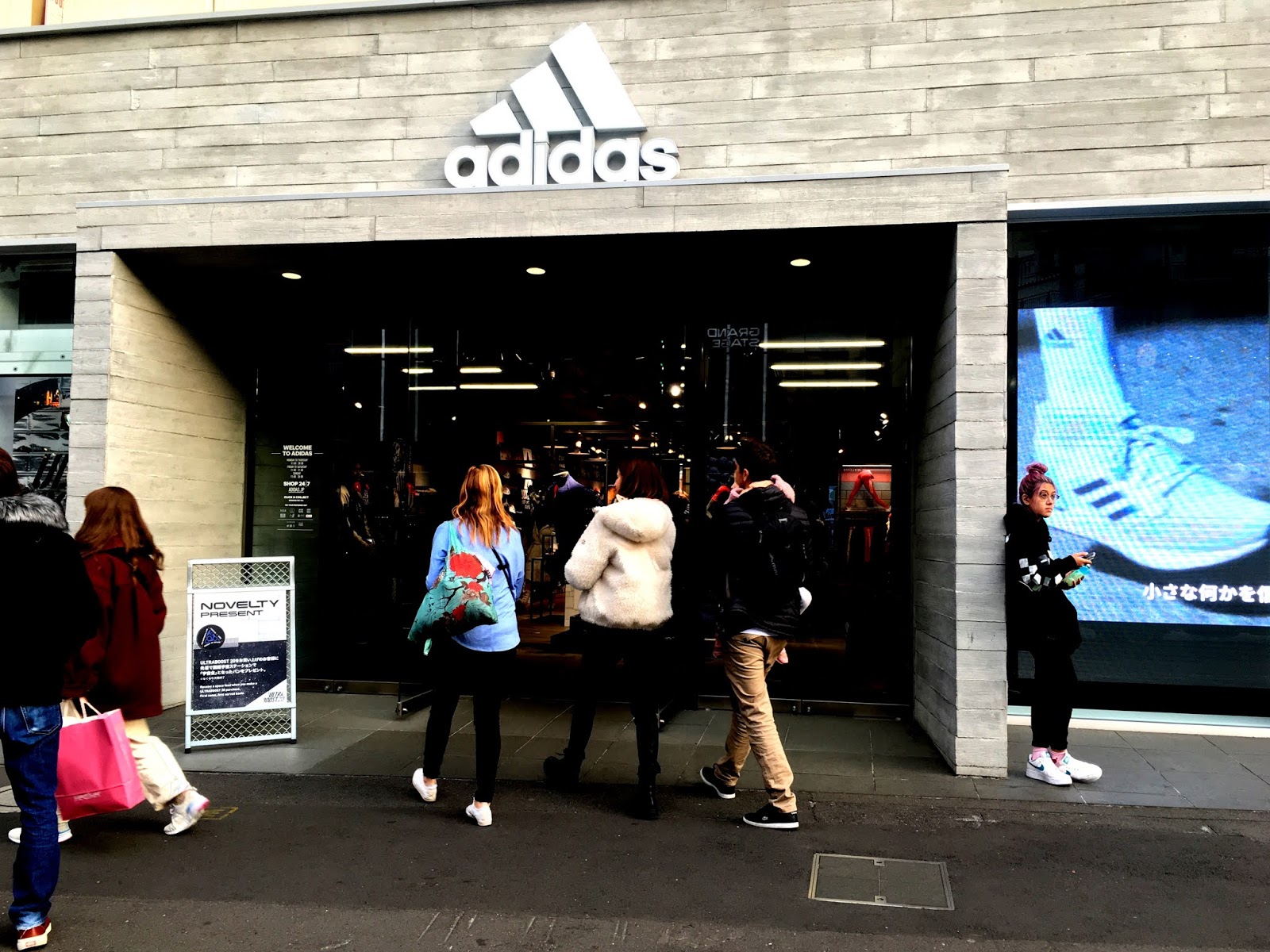 beyond the motor: 【2020 新春パトロール】アディダスな...春・w @『 adidas Brand Core Store ...