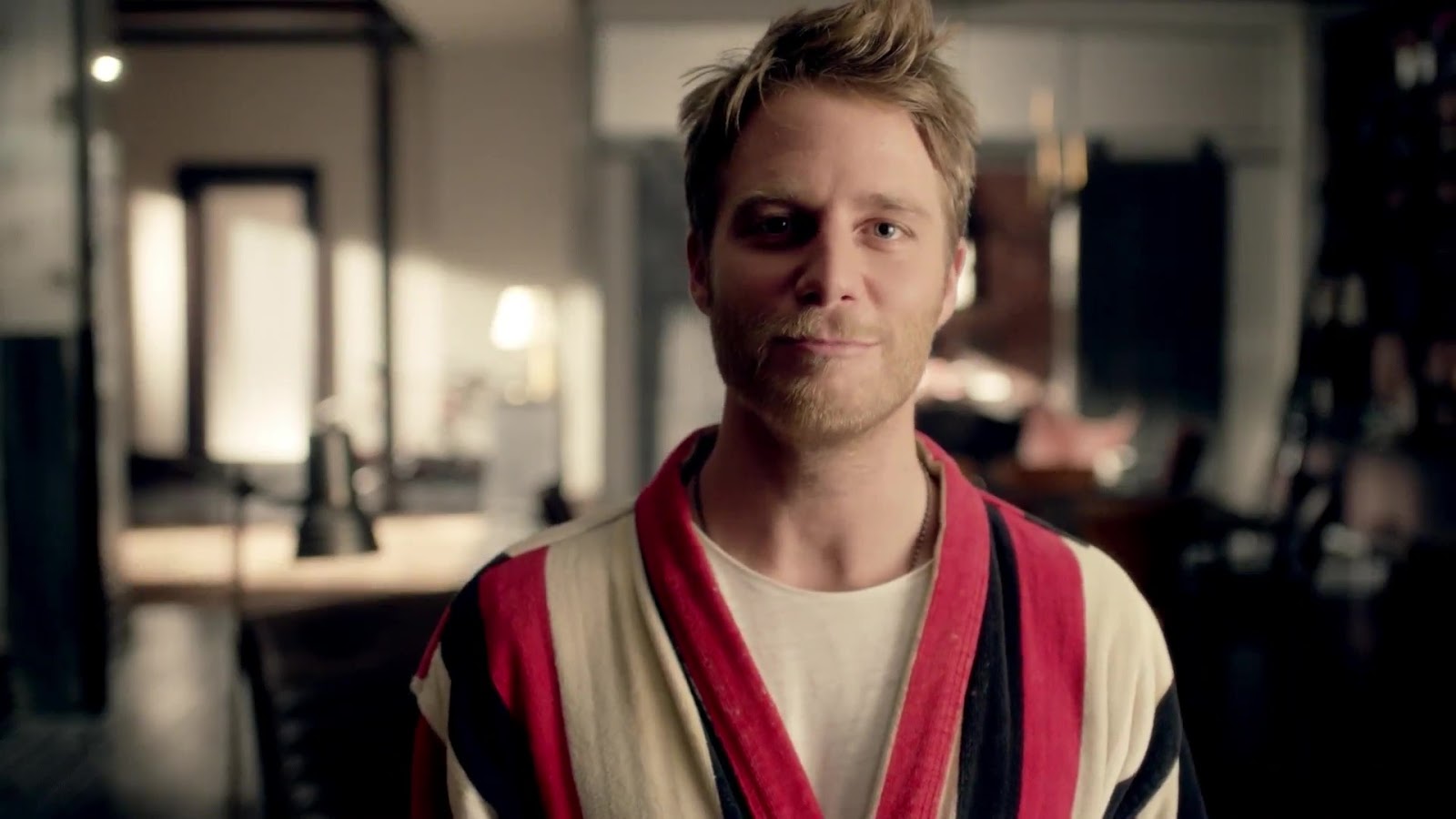 ausCAPS: Jake McDorman shirtless in Limitless 1-07 "Brian Finch's Black Op"