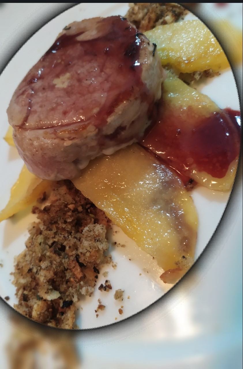 MARIANO CON DOS FOGONES: MEDALLÓN DE SOLOMILLO DE CERDO SOBRE ARENA ...