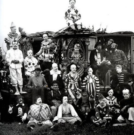 24 Cozy Snapshots of Circus Performers at the Backstage in the 1920s ...