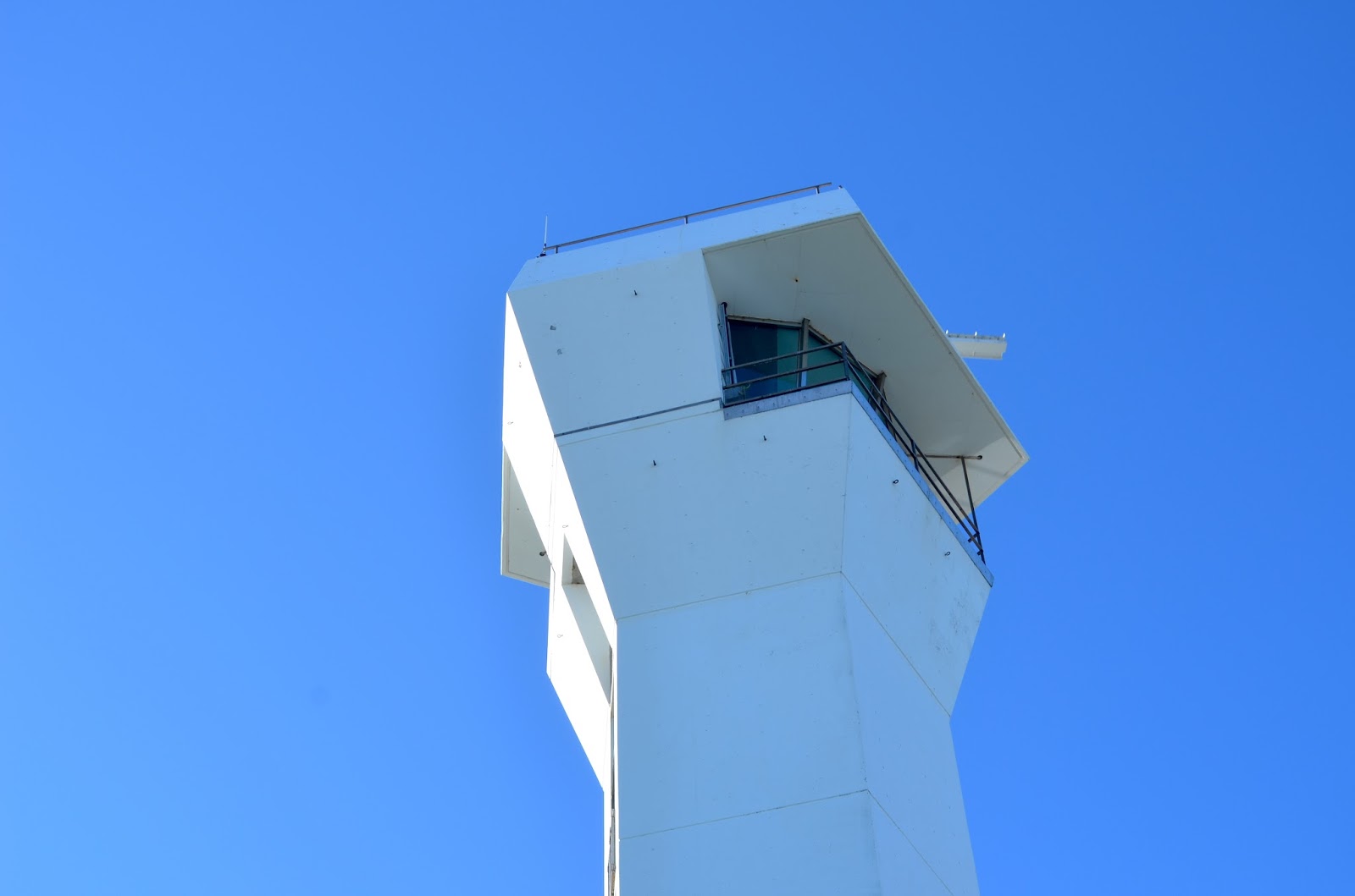 Neal's Lighthouse Blog: Point Cartwright Lighthouse, Buddina ...