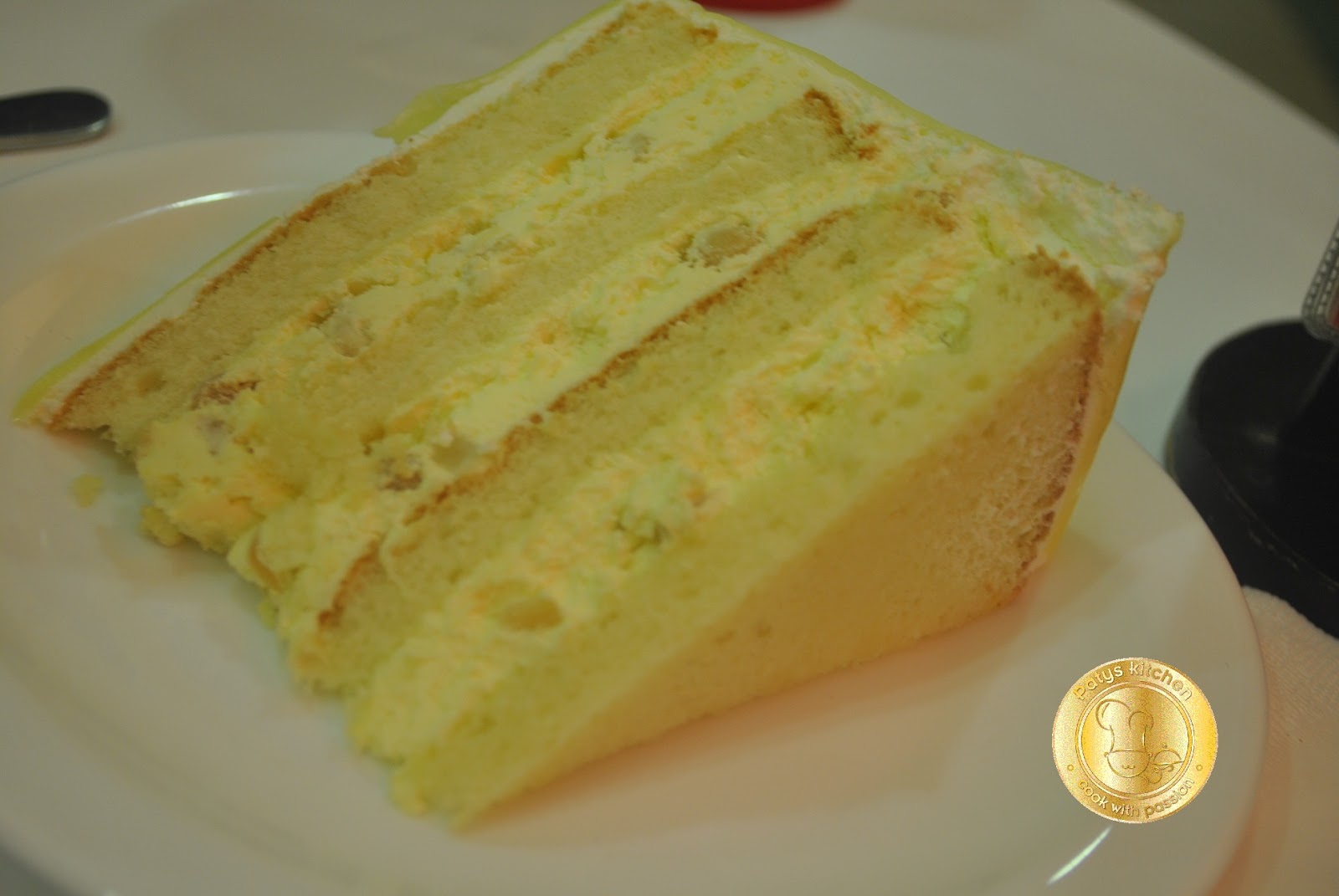 PATYSKITCHEN: WHITE CHOCOLATE MACADAMIA CAKE