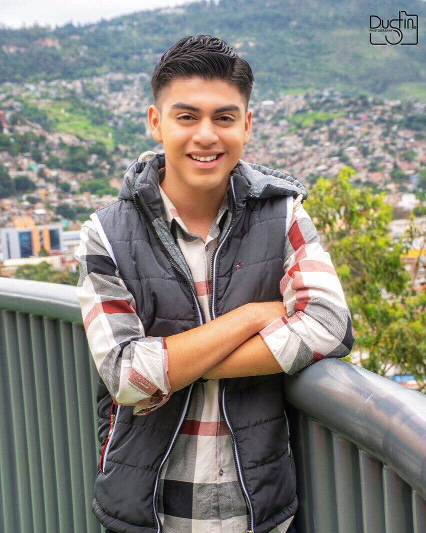 CESAR ENAMORADO.... EL ROSTRO MAS JOVEN DE HCH