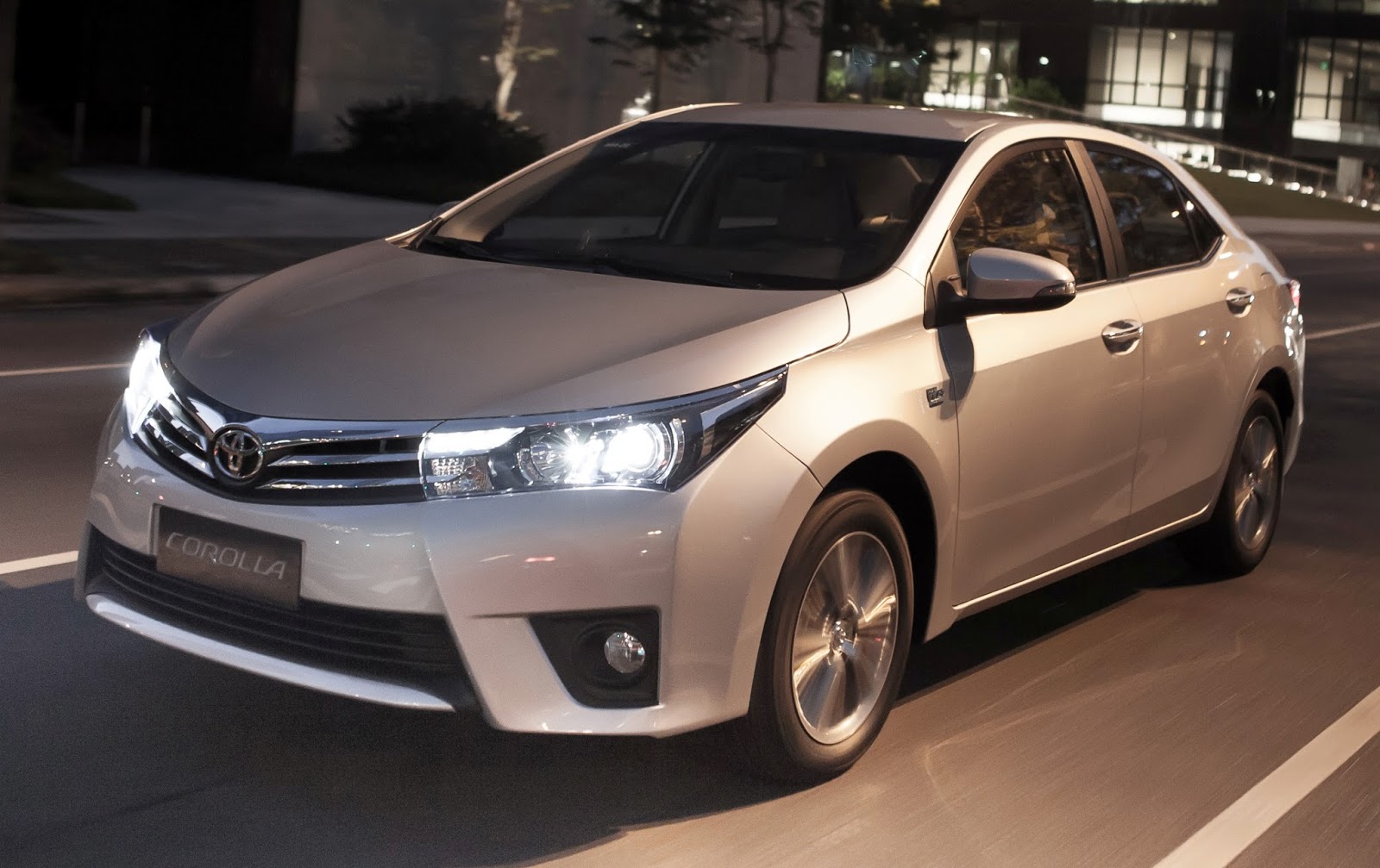 Enfim, os detalhes oficiais do Toyota Corolla 2015