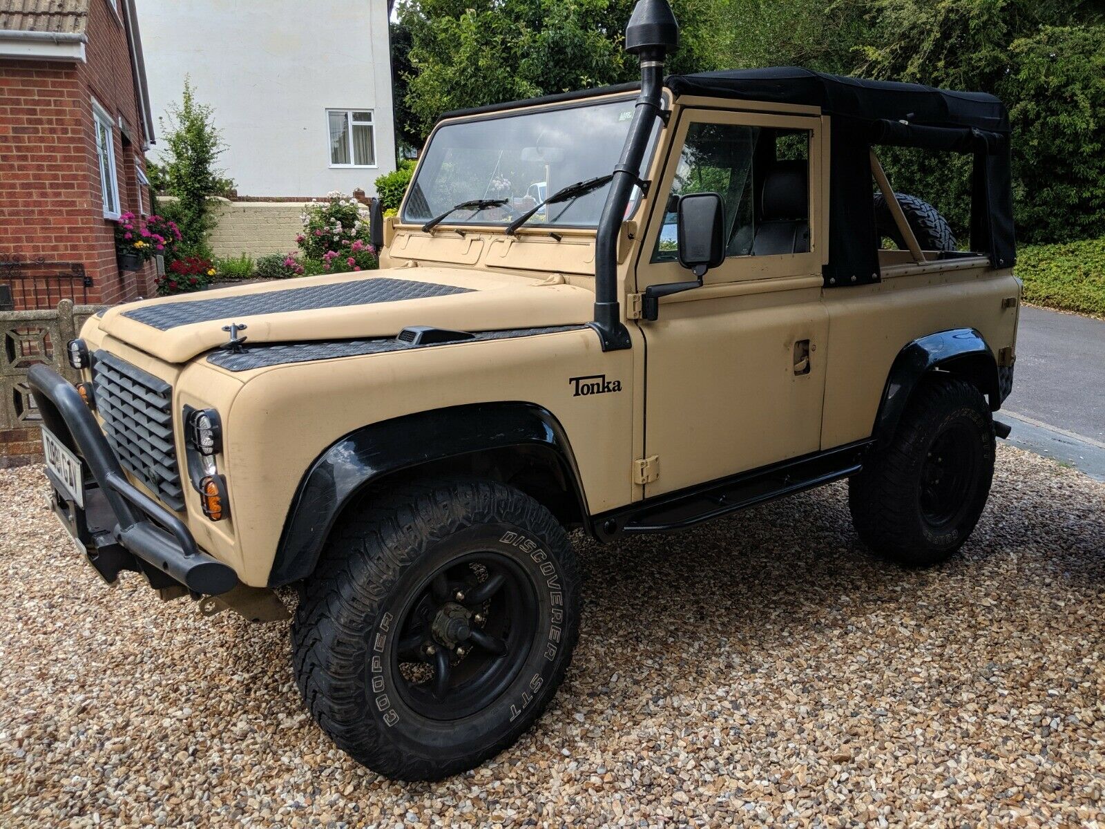 Landrover Defender: LAND ROVER 90 – Ex Military. First registered: 16.10.86