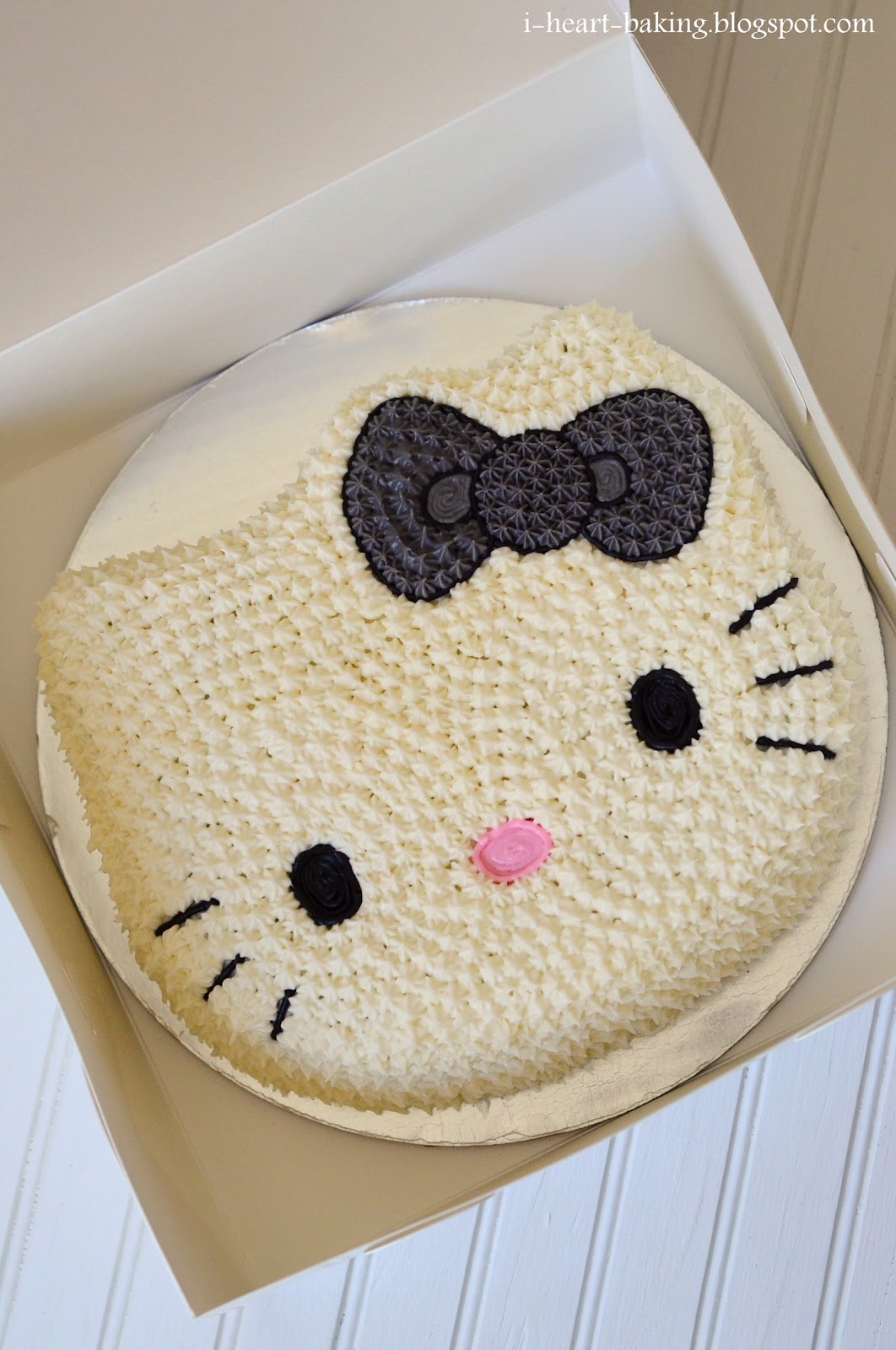 i heart baking!: hello kitty cake and cupcakes