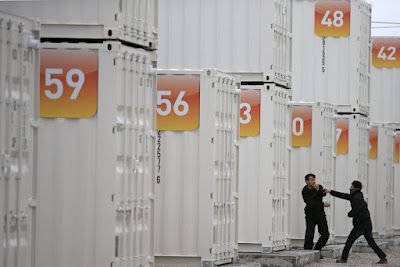 Migrant Crisis : A migrant shelter made from containers - World Politics