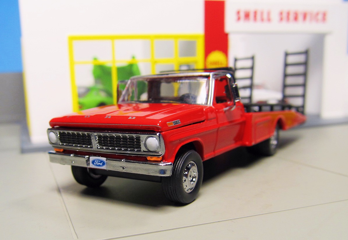 GreenLight Ford F-350 Ramp Truck