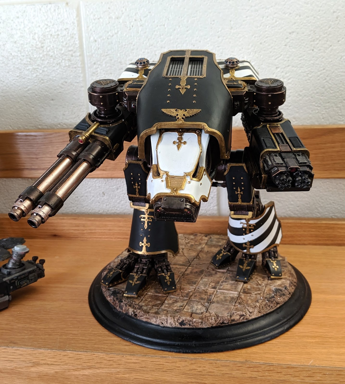 Titan Owners Club: Mars Warhound Titan No.2773 - ut Gloria, Legio Crucius