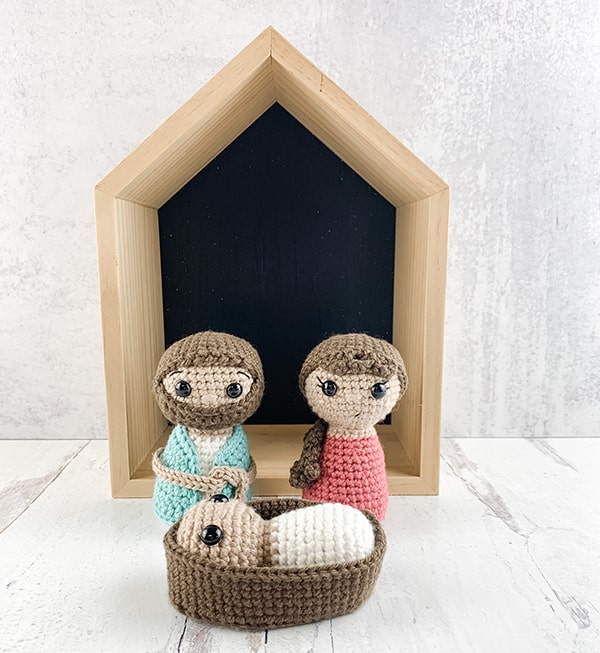 Free Crochet Mary Pattern - Nativity CAL Part 8 - Grace and Yarn