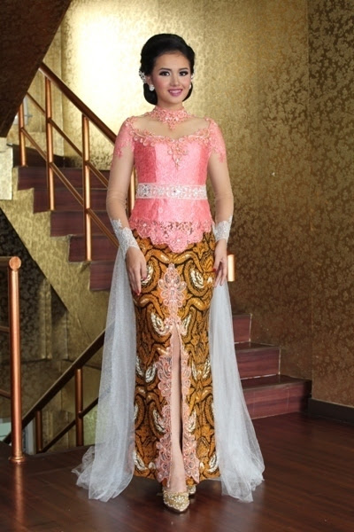 55+ Model Kebaya Pesta Untuk Wanita Kurus Langsing 2021, Trendy++ ...