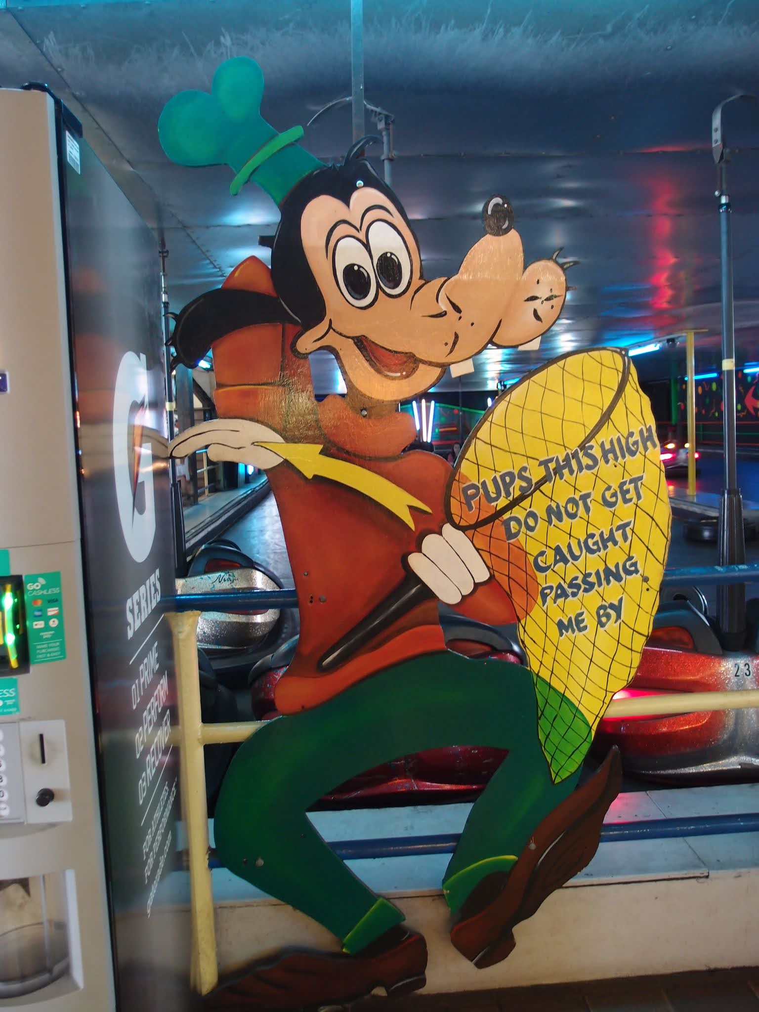 Bayern Kurve Blog: Unlicensed Disney Amusement Park Influences