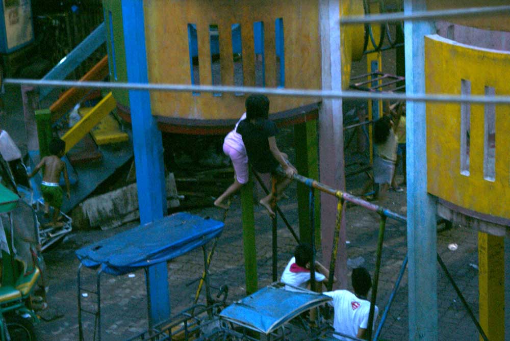 Unsupervised Children's Parkour at Delpan Playground!