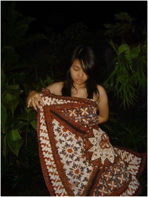 Share Foto Bugil | Chika Bandung Pakai Batik | GP-Bola