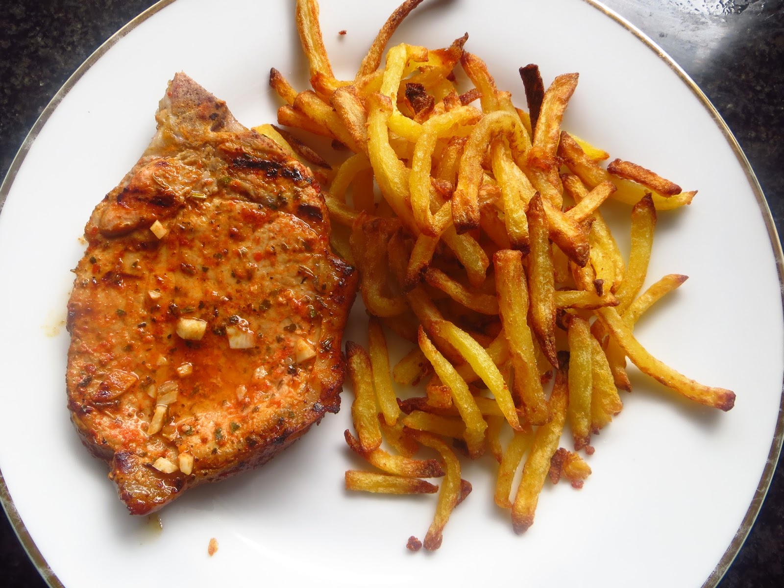 Su Delícia: Costeletas com batatas fritas