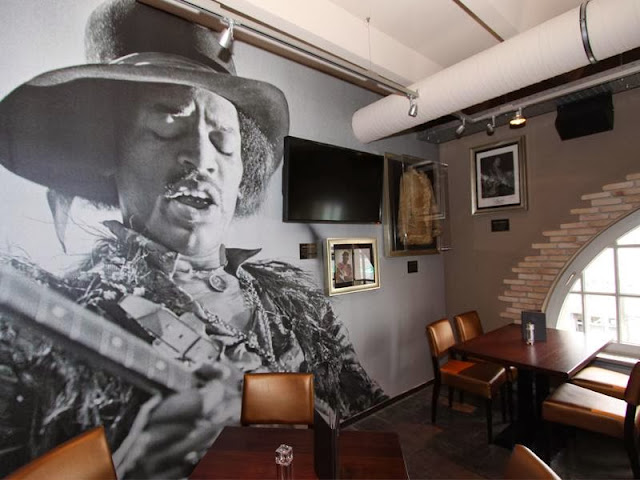 Ohhhhh, so that's Jimi Hendrix! | That Black Chic