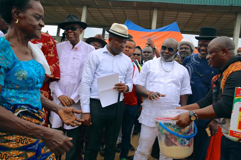 High Chief Ateke Tom celebrated his birthday with 500 widows (photos ...