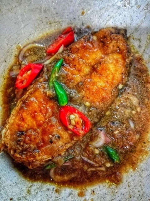 Resepi ikan masak asam kuah pekat sentiasa jadi pilihan keluarga
