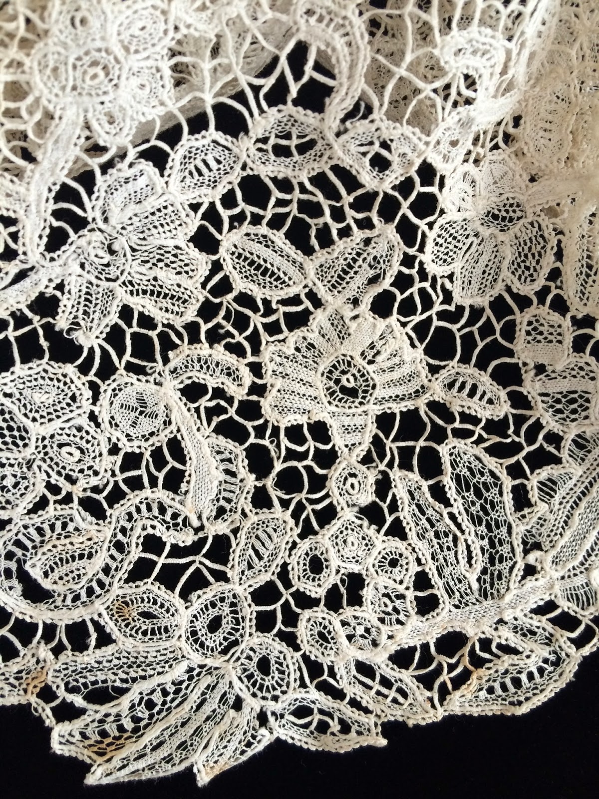 Rosemary Cathcart Antique Lace and Vintage Fashion: Antique Youghal ...
