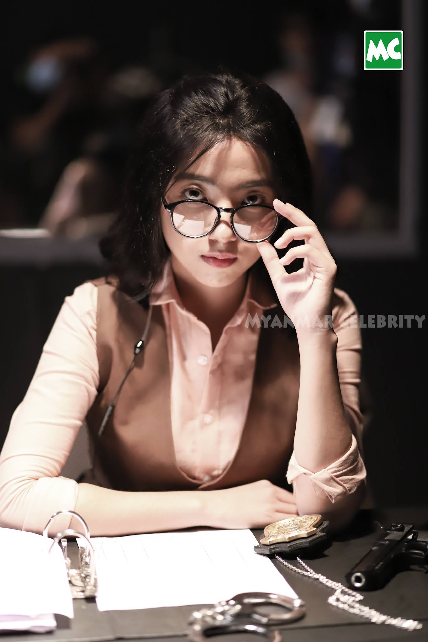 မြန်မာ့ ရိုးရာ စိန် အချဉ်ရည် ကြော်ငြာ ရိုက်ကွင်း မှ စုံထောက် မမ ပန