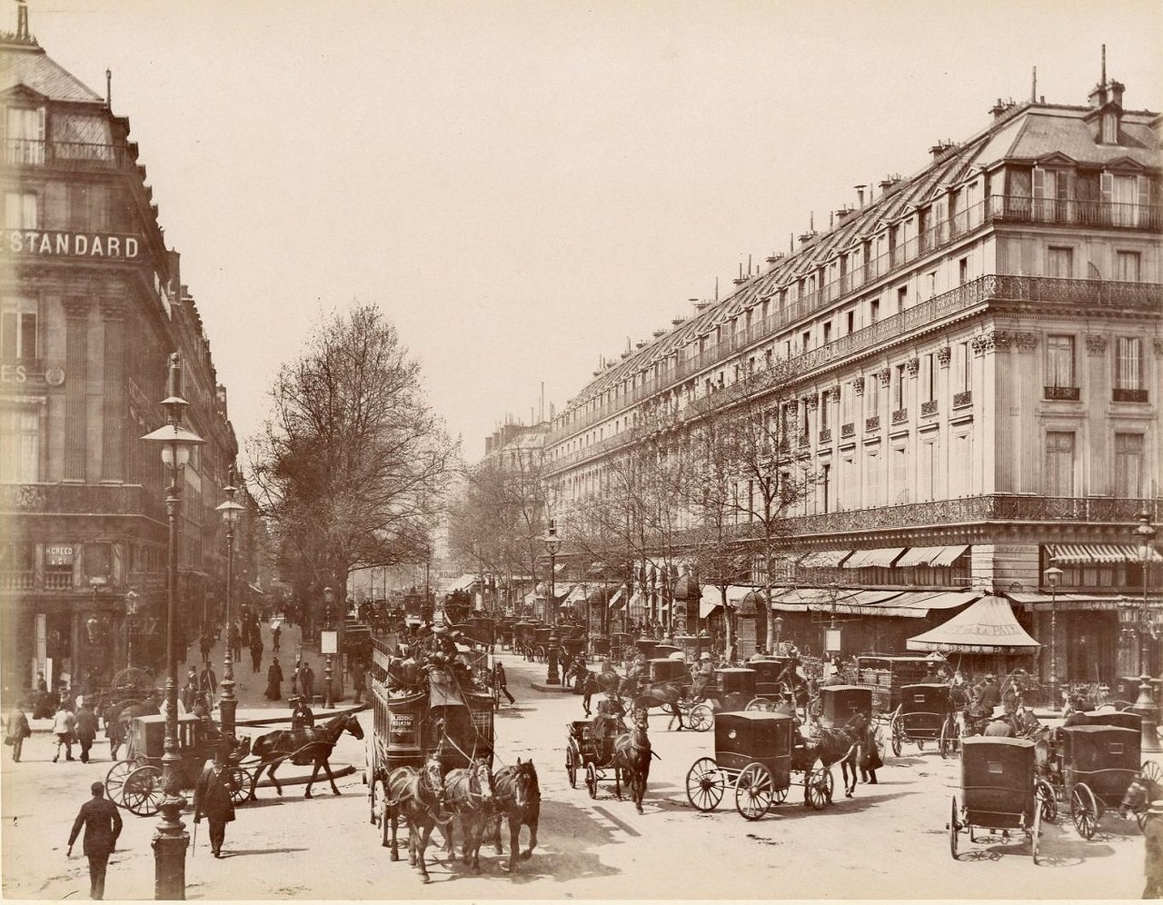 30 Amazing Vintage Photos of Paris in the 1900s ~ Vintage Everyday
