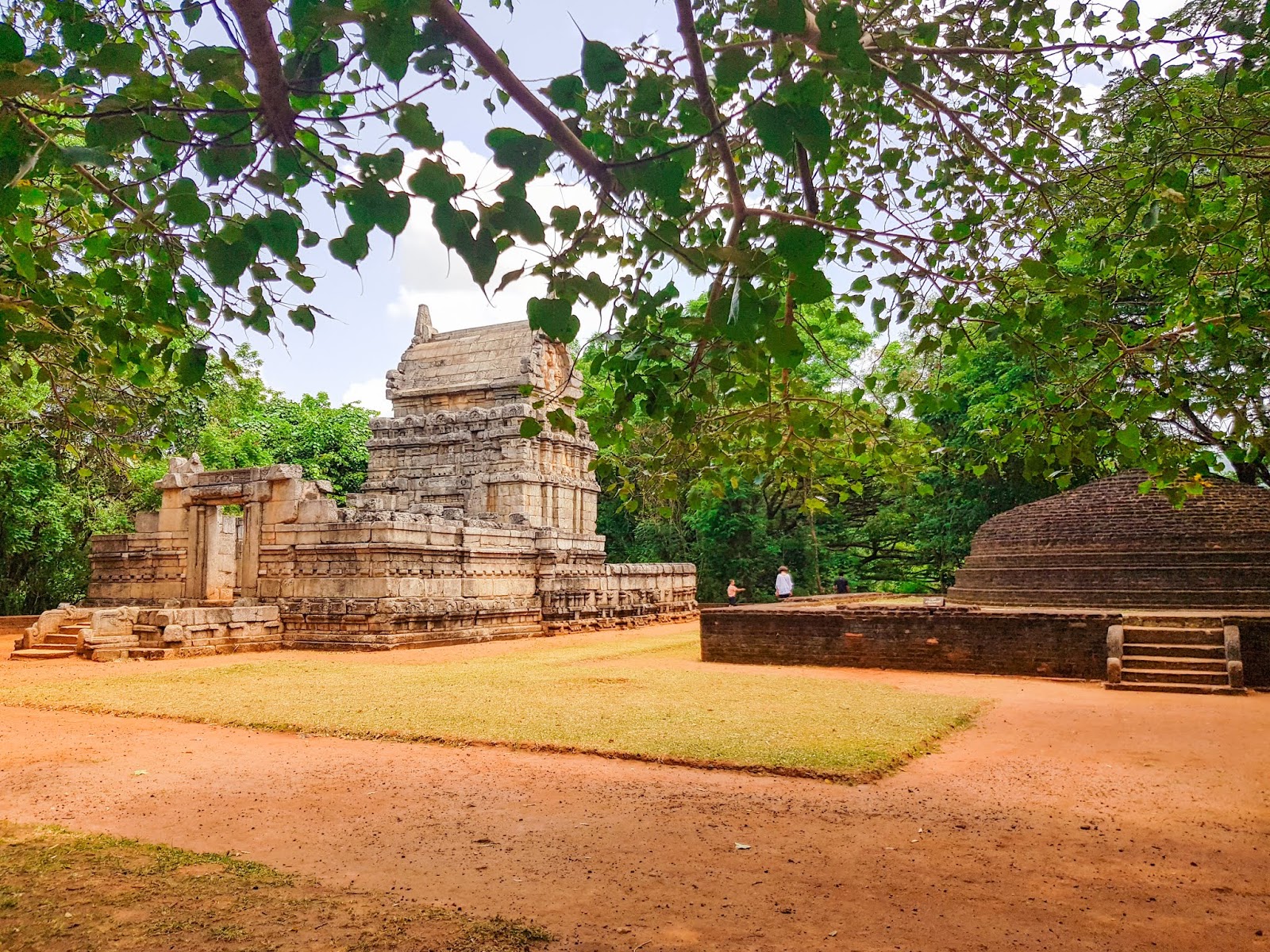 Nalanda Gedige, the central point of Sri Lanka - Travel Ahead Photography