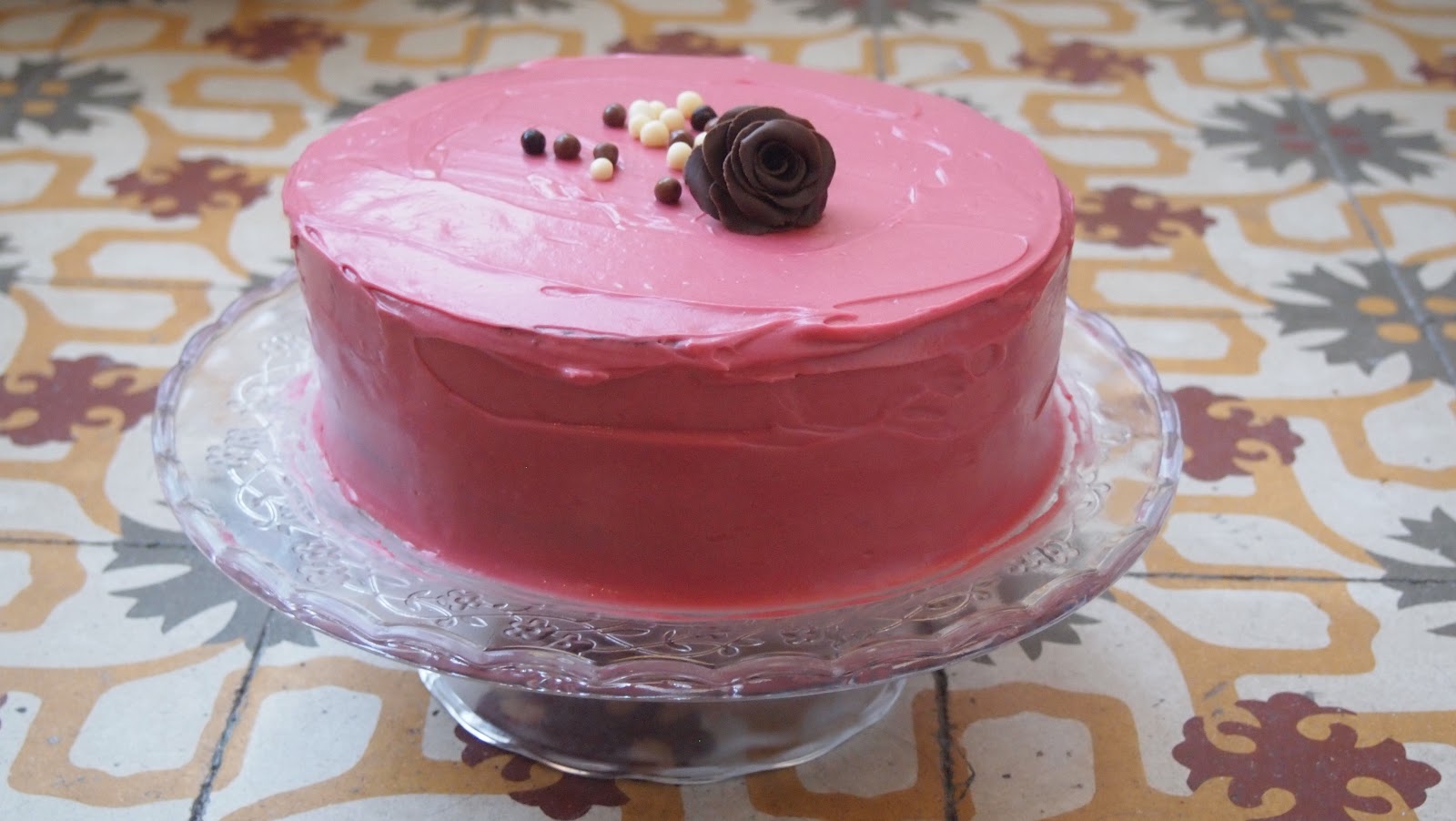 EL PLACER DEL HACER: Pastel de chocolate rosa que el amor se posa