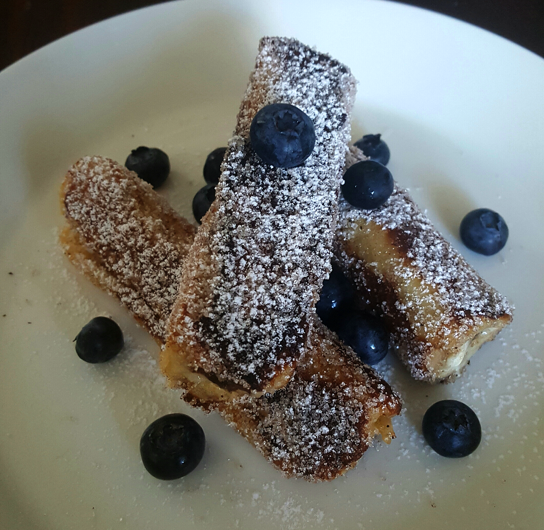 Ihan leipurina: Mustikkaiset nutella french toast rullat