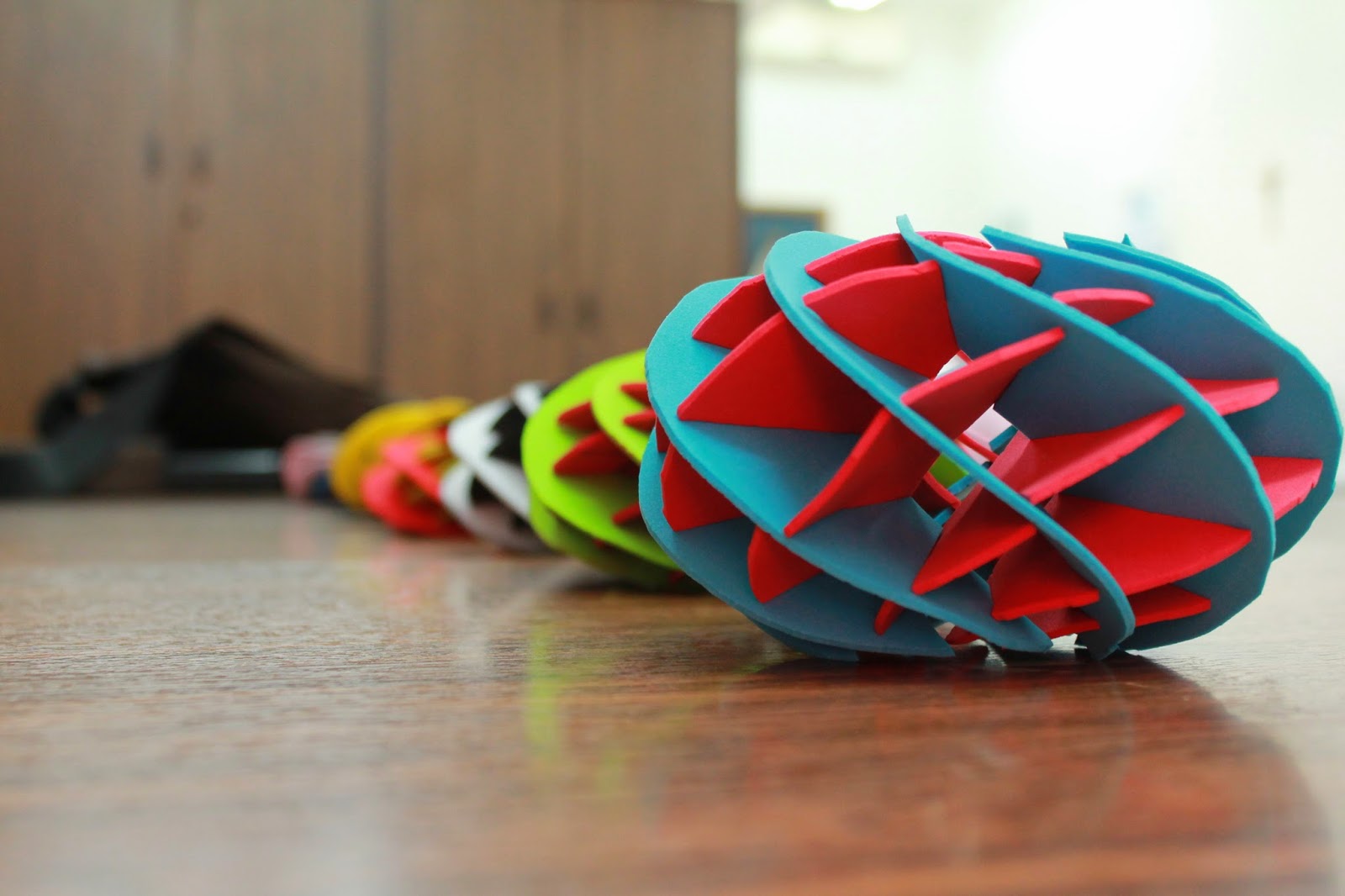 Plástica 1º ESO: Toroide montable de sección circular. Obra del prof ...