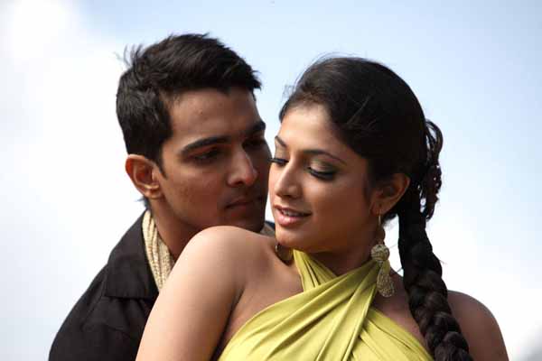 Young Couple Hot Stills from Thulli Ezhunthathu Kadhal Tamil Movie ...
