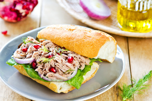 Pan con atun y cebolla