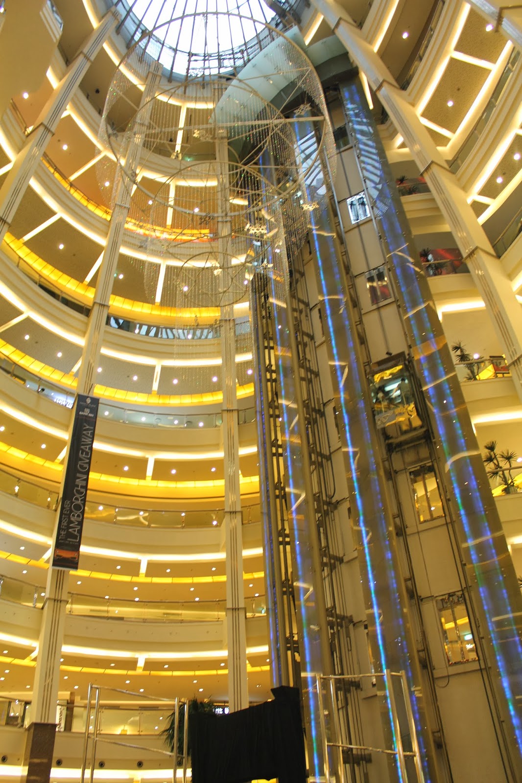 Stay, Stray, Play and Feast: Sarinah Shopping Mall: Jakarta, Indonesia ...