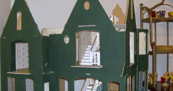 More Minis Dollhouses: The Garfield Dollhouse Day 12