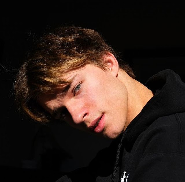 Alex Sampson (Singer) Wiki, Bio, Age, Height, Weight, Girlfriend, Net ...