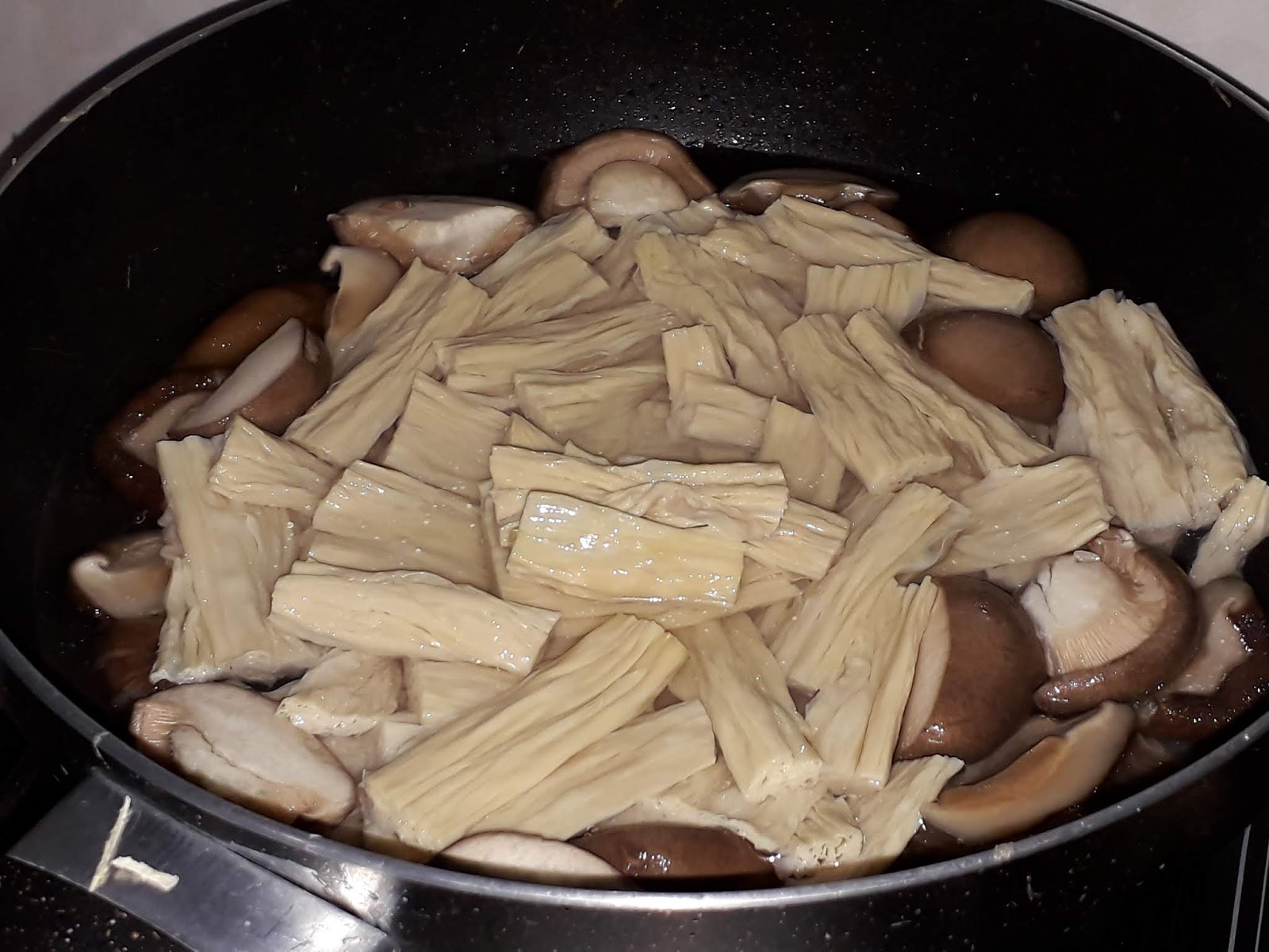 Cooking Pleasure: BRAISED MUSHROOMS WITH FRESH FU CHOK
