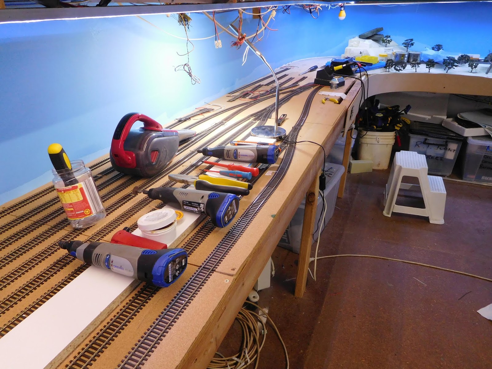 Comtrain goes H0! H0! H0!: 2020_06_01 Track laying? Wot?