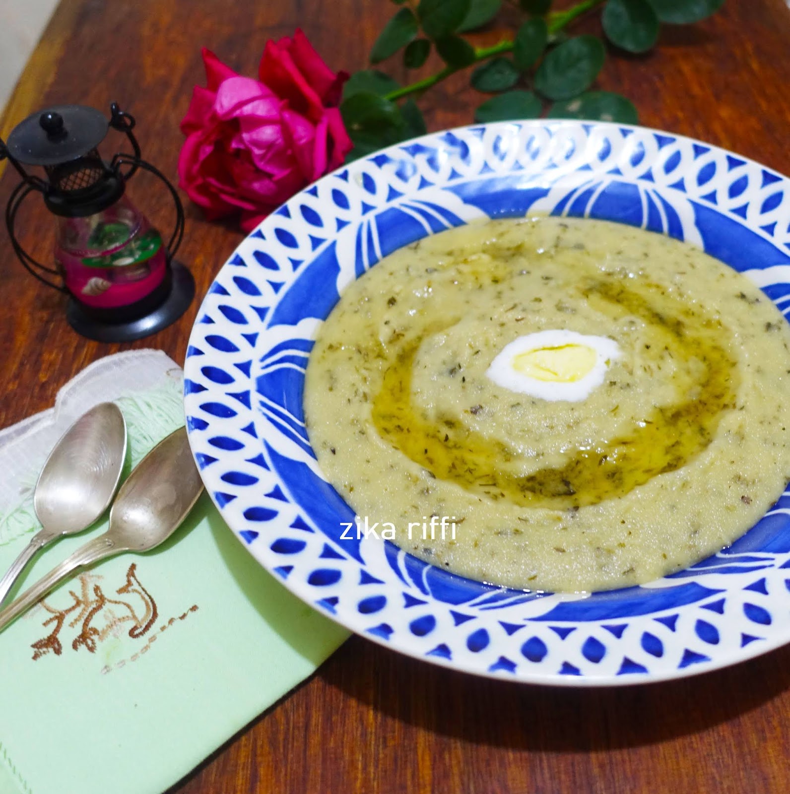 Assida bel zaatar (origan). Semoule, beurre et miel