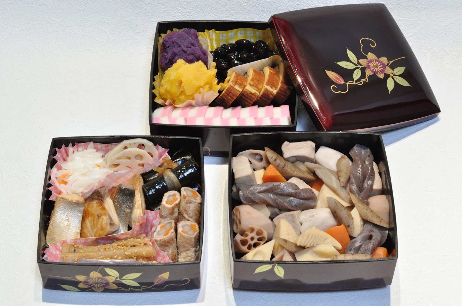 Japanese New Year dishes and music / Osechi / Food culture