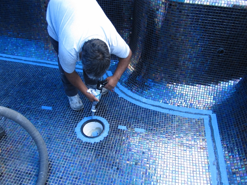 Laticrete Conversations Glass Mosaic Pool