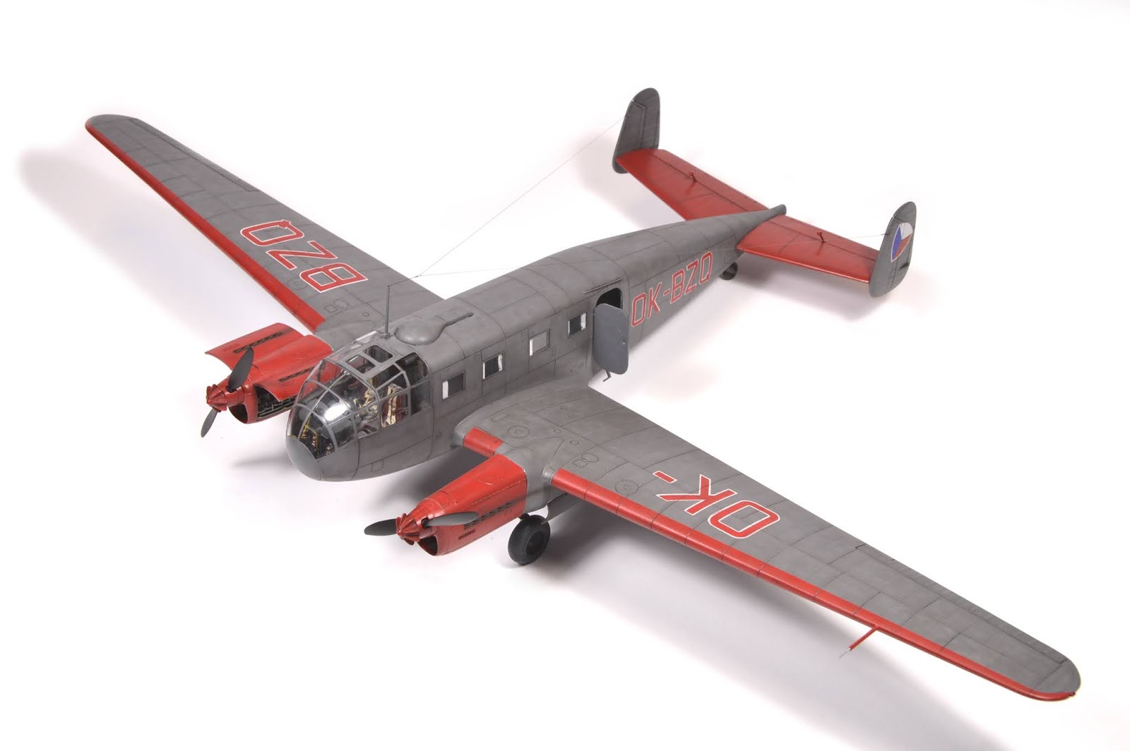 Aero C-103A (Si 204D) se sety CMK 1/48 - postavený model Roberta Szwarce
