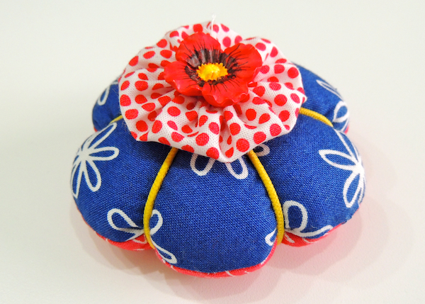 SpringLeaf Studios: Flower Pin Cushion Tutorial