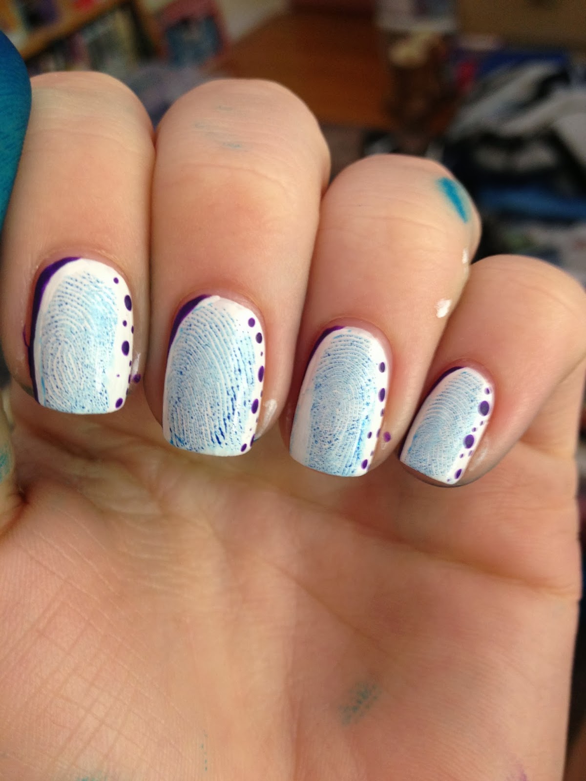 WeeklyWackyNails: Fingerprint Nails