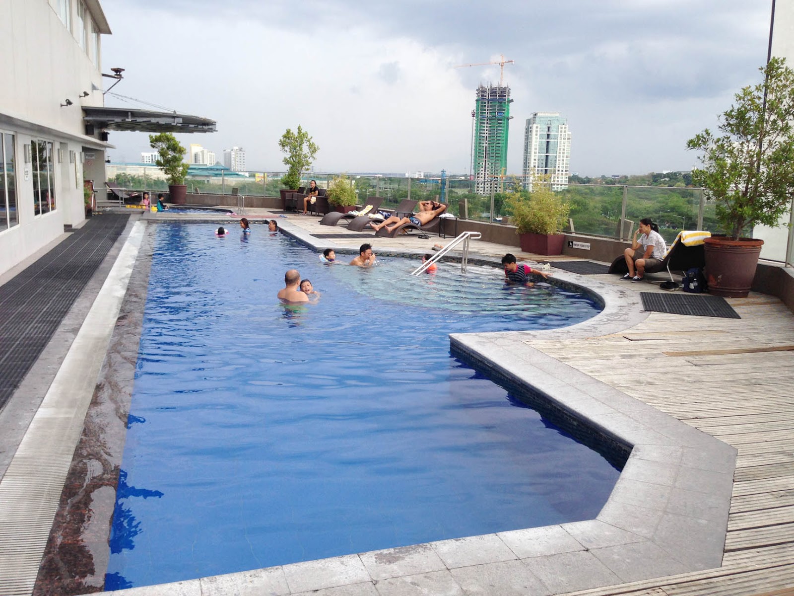 MrsMommyHolic: Our staycation at Acacia Hotel Alabang