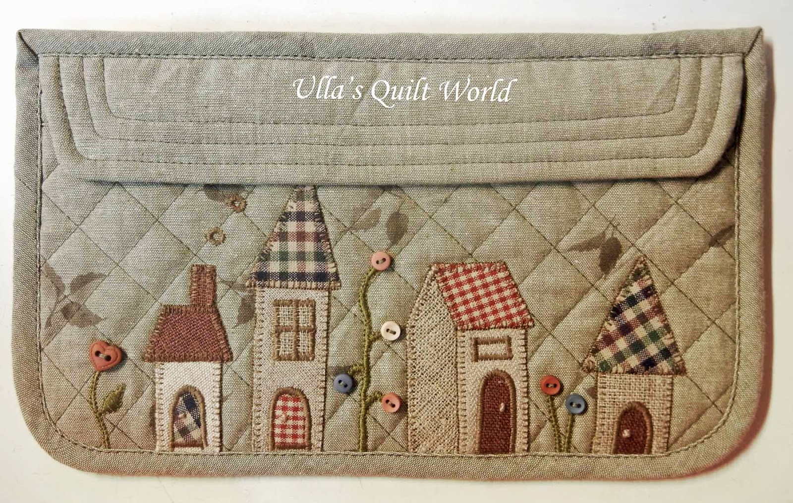 Ulla's Quilt World: Quilted house pouch + pattern