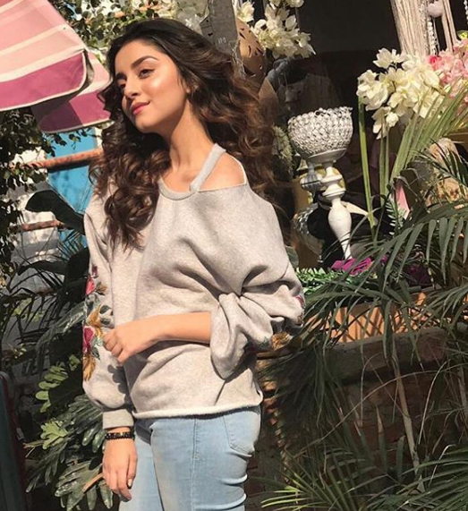 Pakistani Actress Alizeh Shah Sexy Hot Pictures Collection