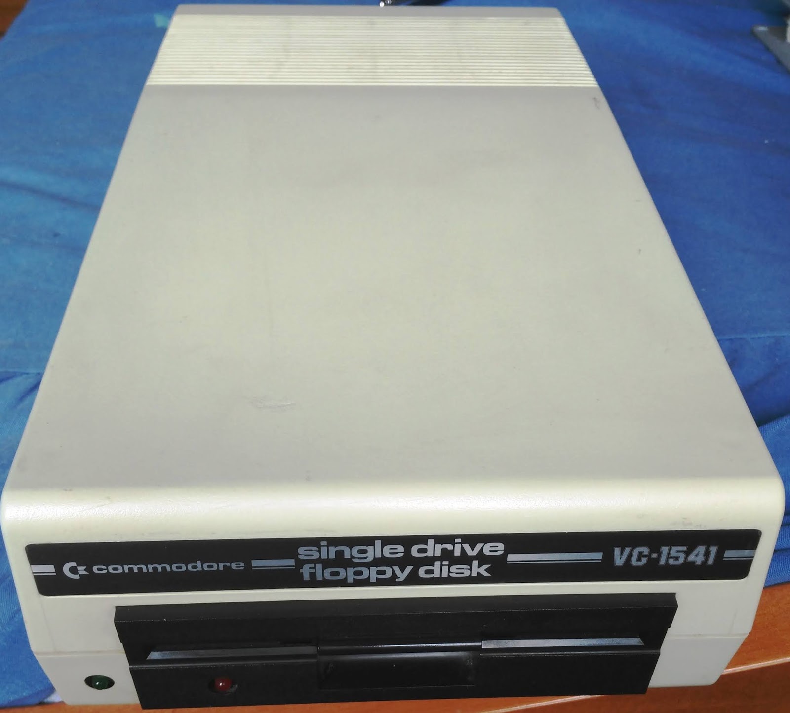 Retro Ordenadores Orty: Commodore VC 1541 (disquetera externa) (1982).