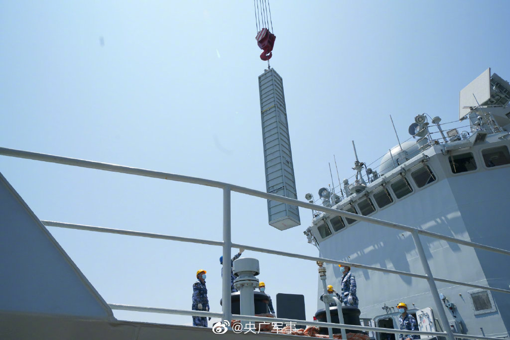 China Defense Blog: Type 054A FFG's 32 VLS cells, a closer look