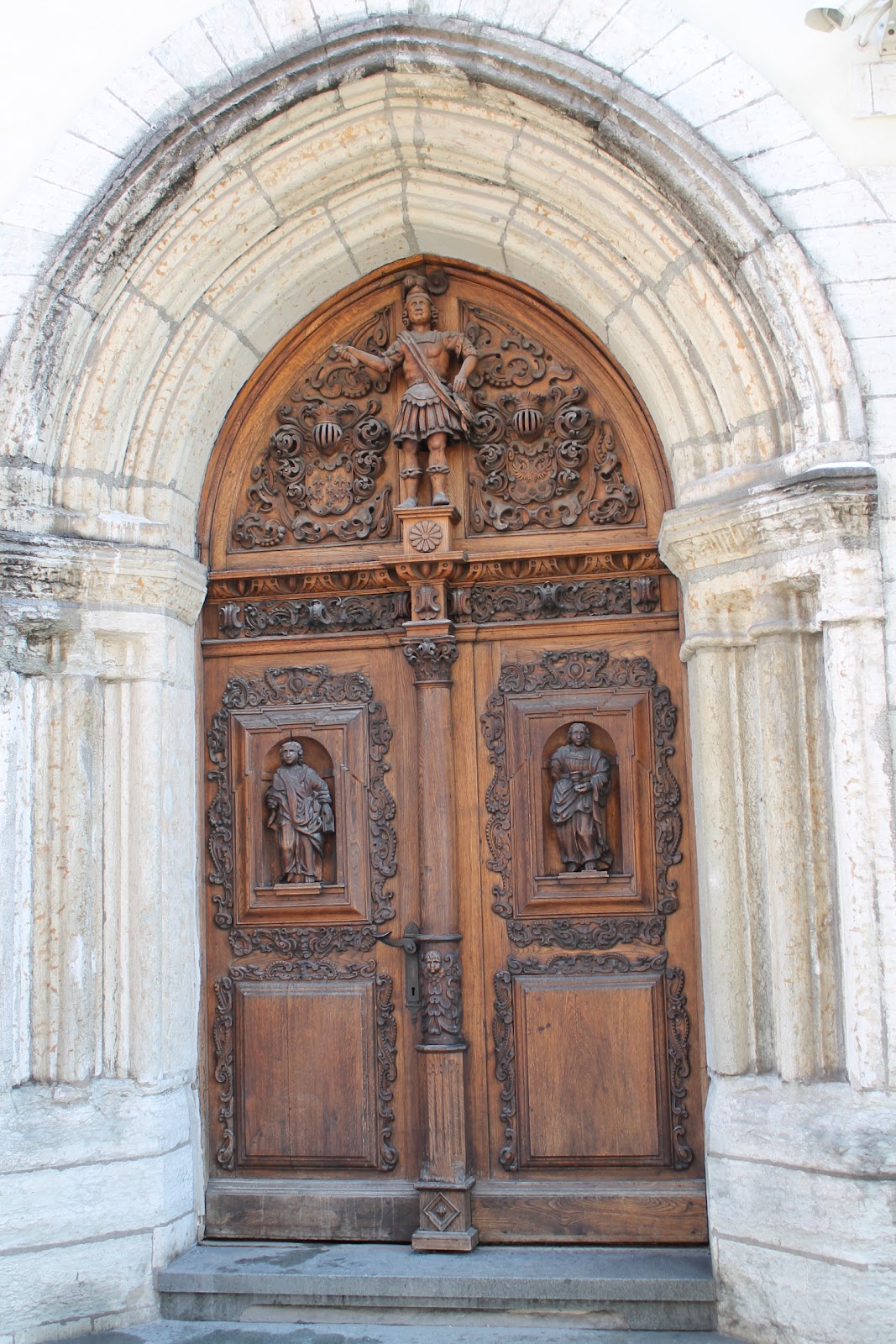 satunNainen Paula: Tallinnan ukset