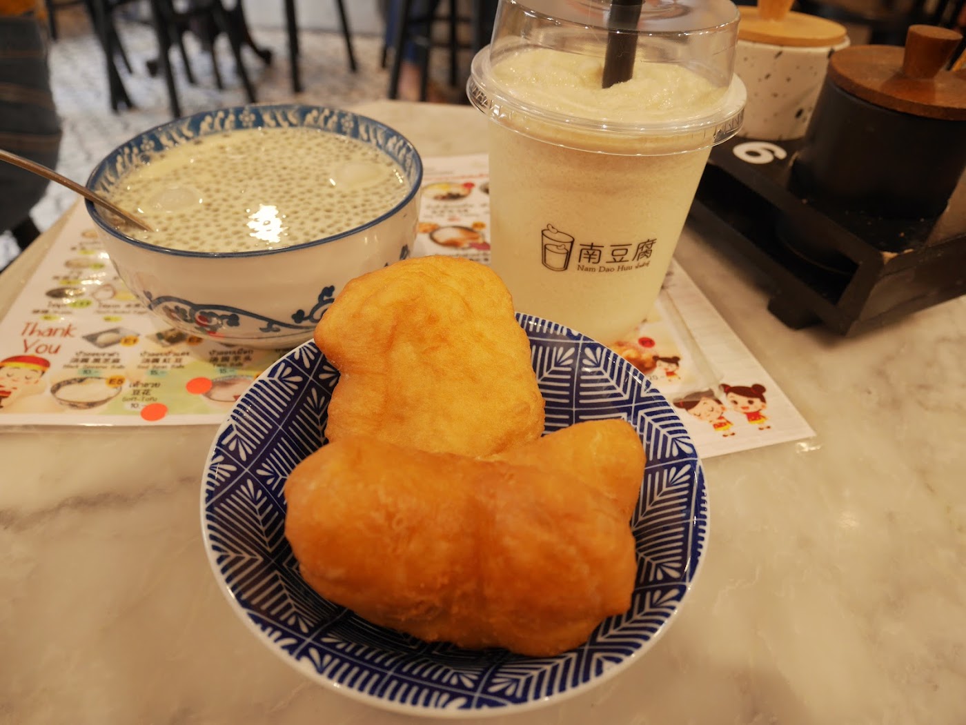 Pa Tong Go, or Chinese-Thai Fried Donuts in Bangkok
